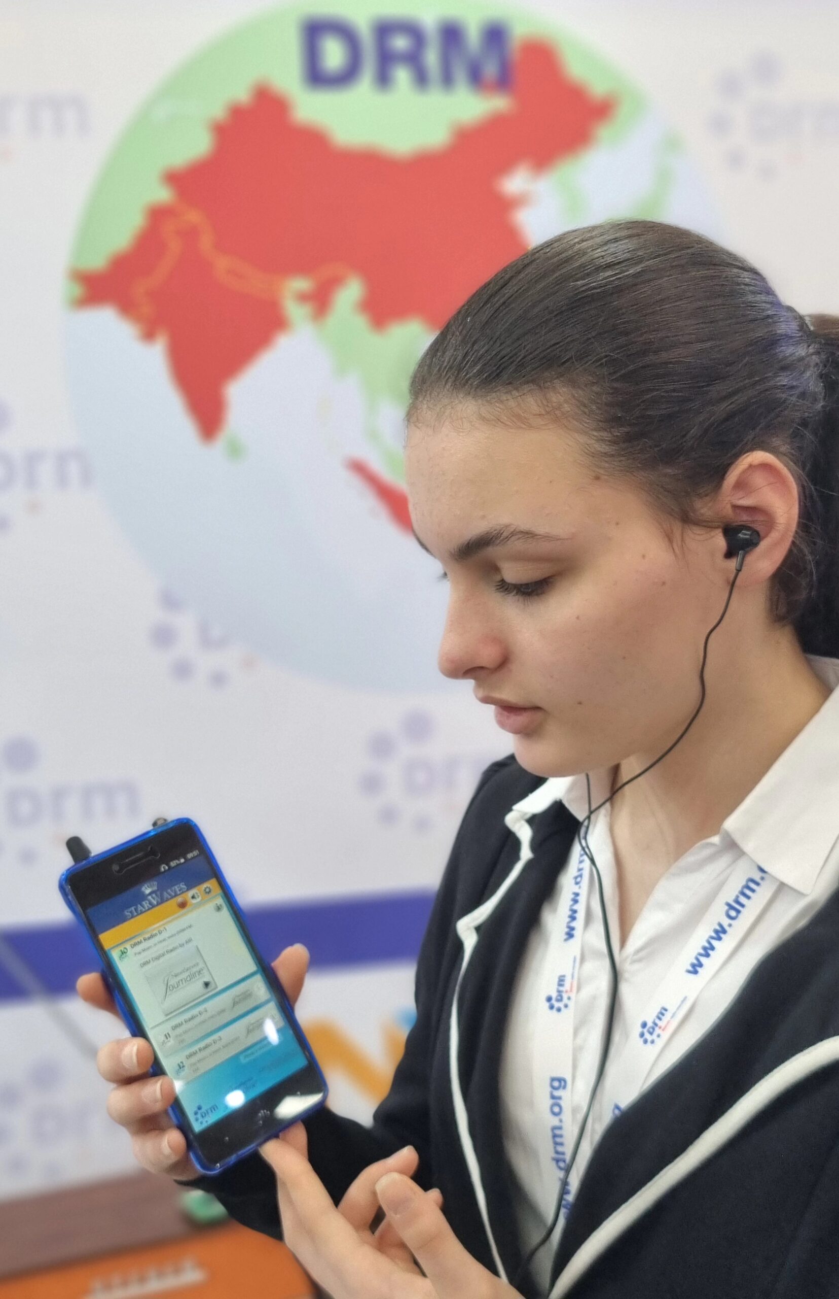 FM DRM Reception on Mobile Phone Shown at BES - Radio World